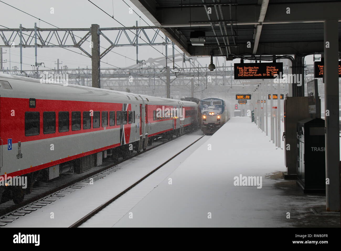 Amtrak, Hartford Line, and Shoreline East Trains at New Haven Union ...
