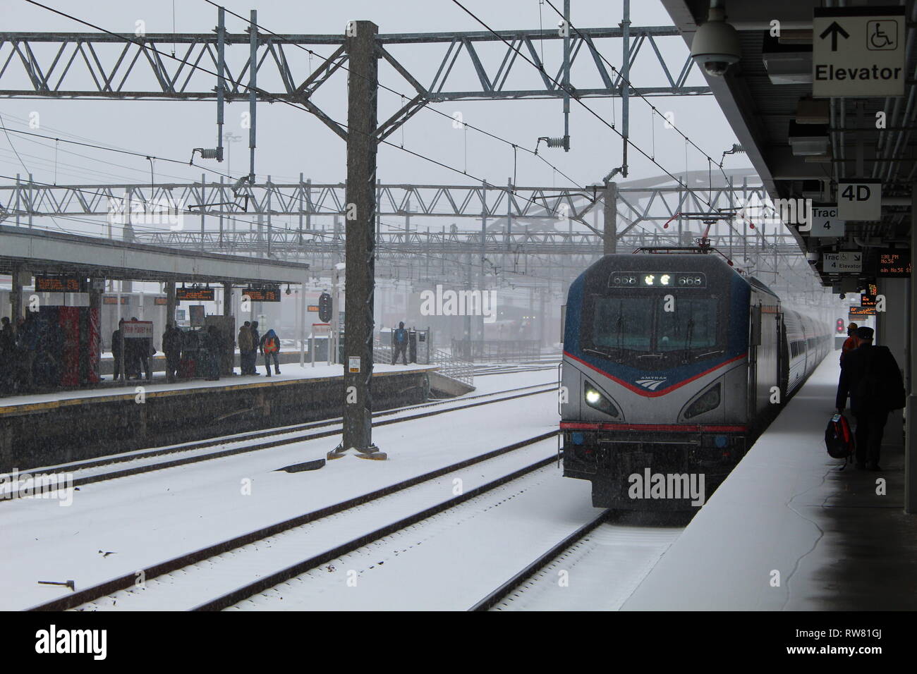 Amtrak, Hartford Line, and Shoreline East Trains at New Haven Union ...