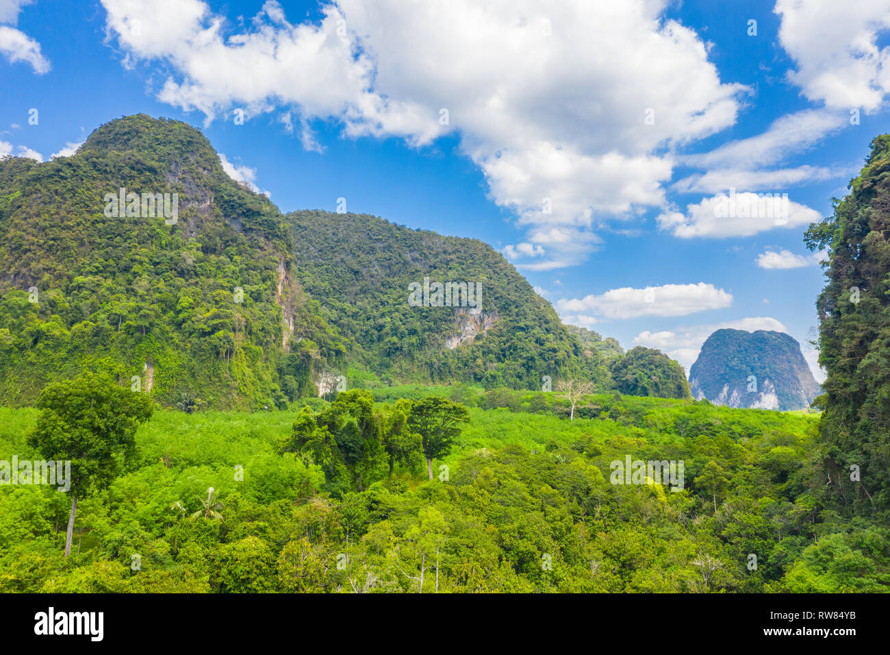 Tha pom klong song nam hi-res stock photography and images - Alamy
