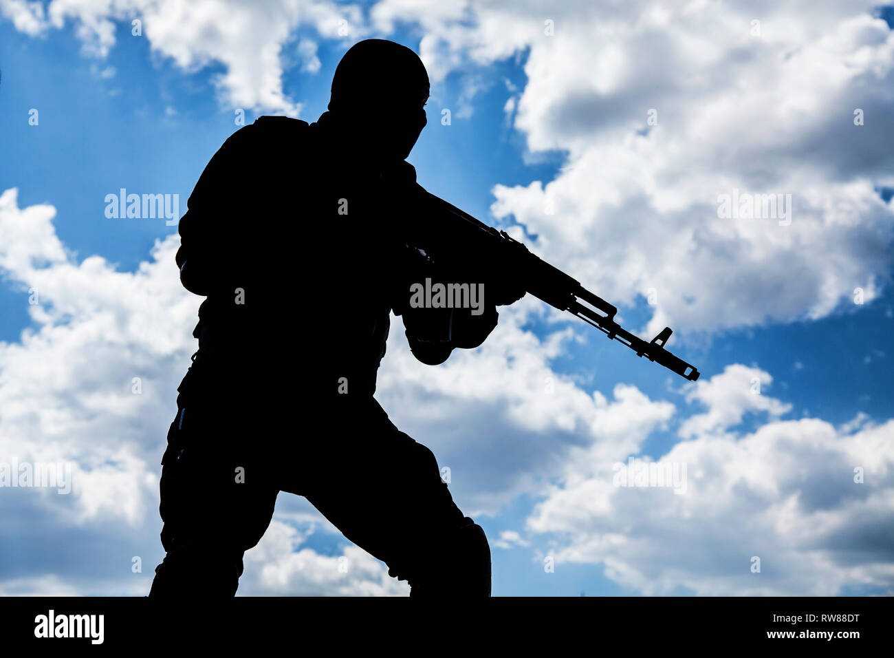 Silhouette of special forces operator Stock Photo - Alamy