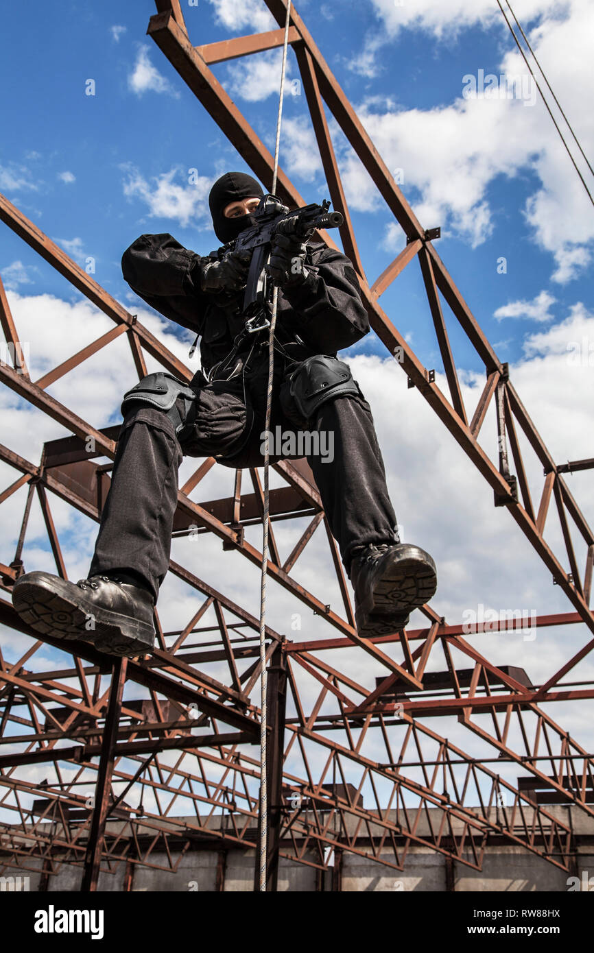 Swat rappelling hi-res stock photography and images - Alamy