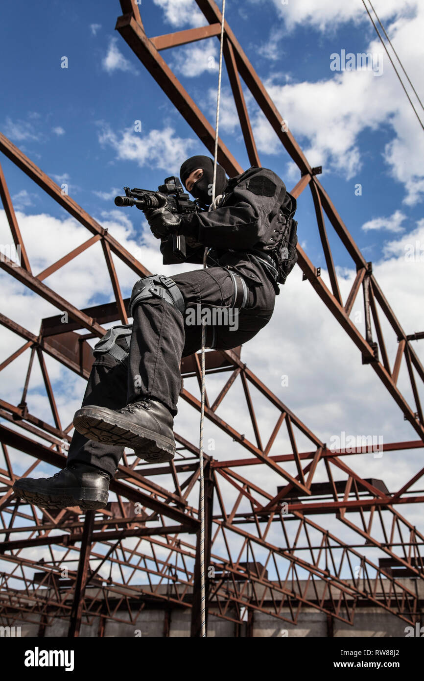 Special forces operator rappelling with weapons during an assault Stock ...