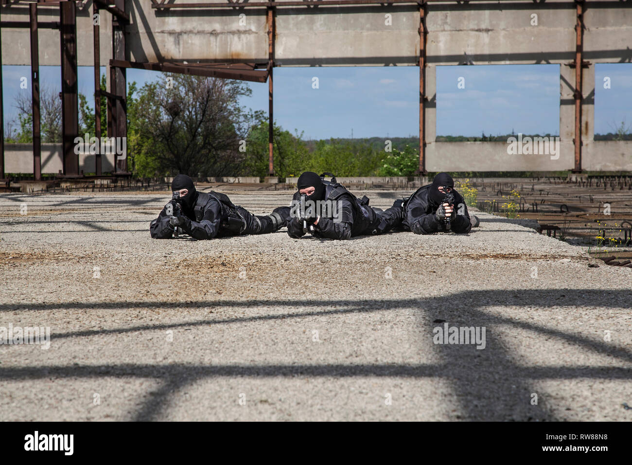 Special forces operators in black uniforms in action Stock Photo - Alamy