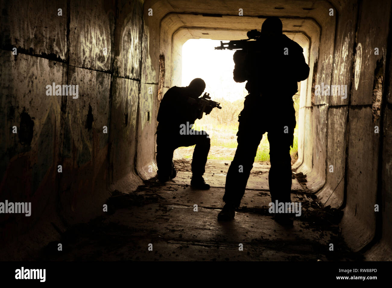 Silhouette of special forces operators with weapons in the tunnel Stock ...