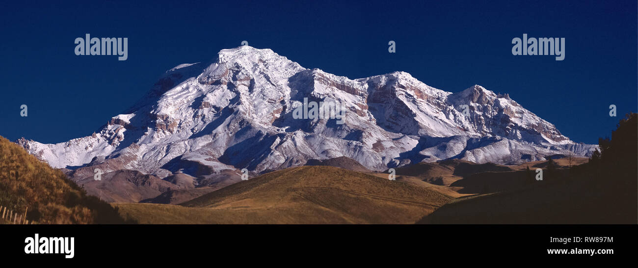 Panoramic of the Chimborazo volcano in the early hours of the morning ...