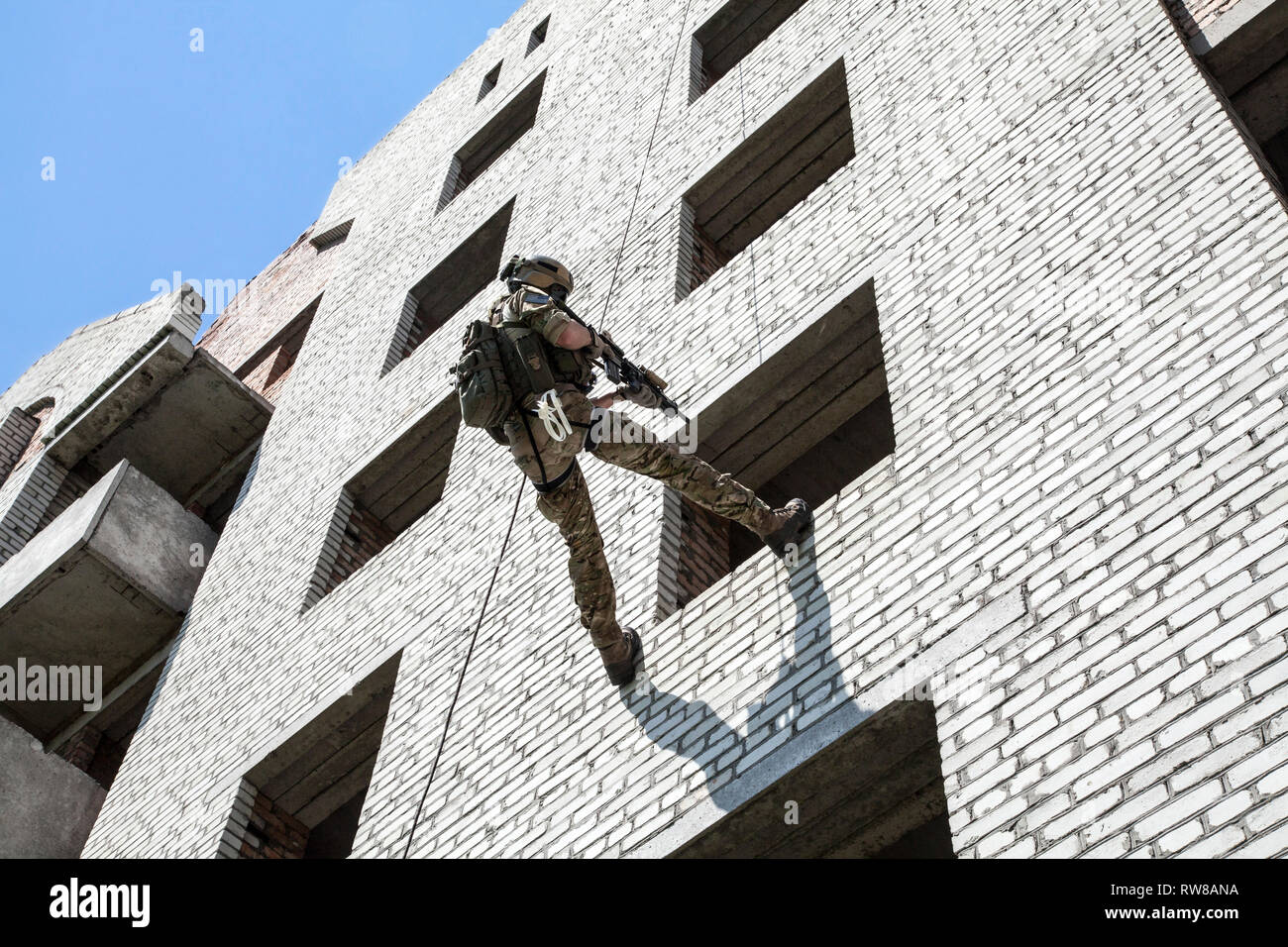 By rappelling down building hi-res stock photography and images - Alamy