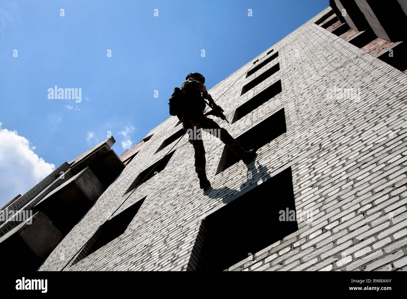 By rappelling down building hi-res stock photography and images - Alamy