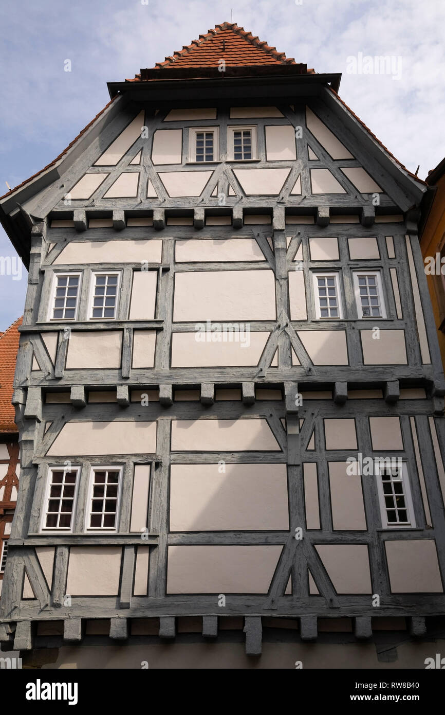 Red painted timber framing hi-res stock photography and images - Alamy