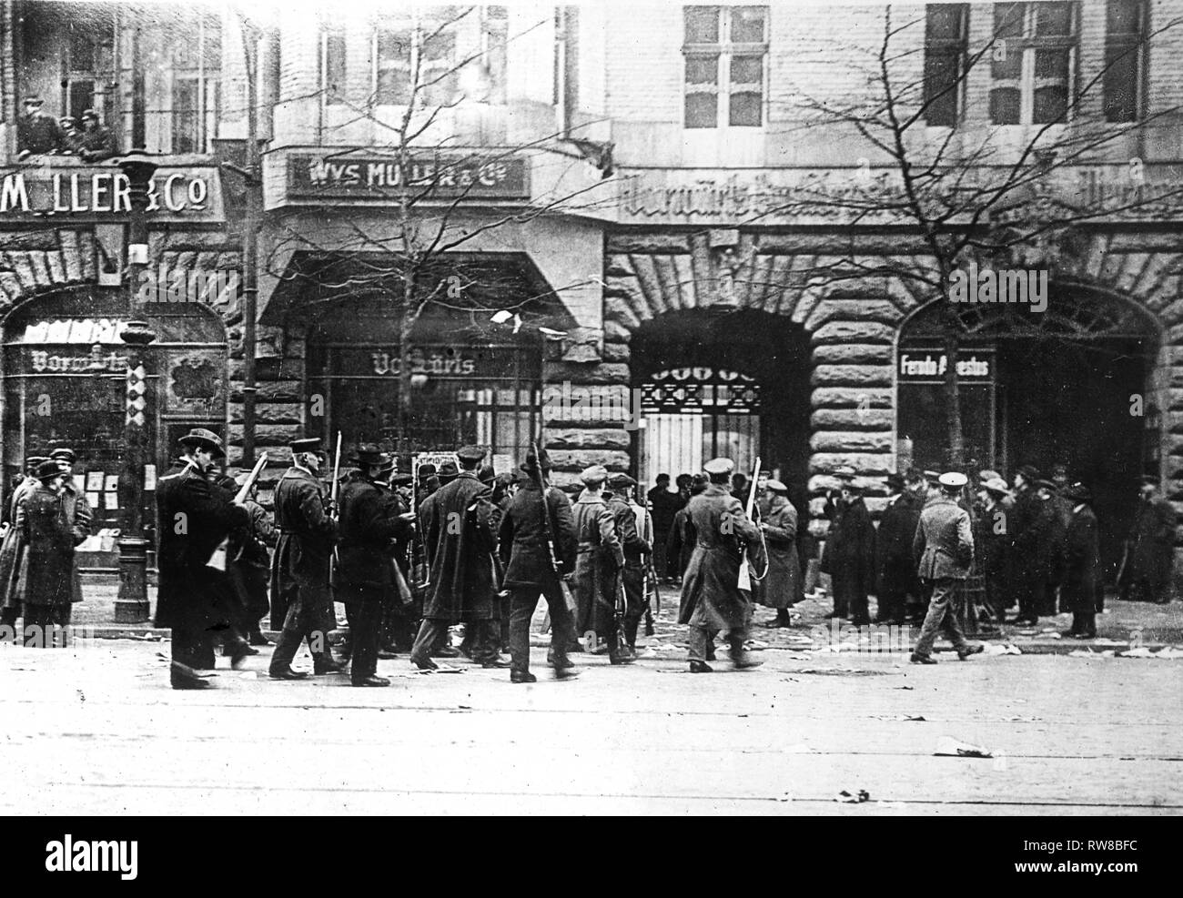 German revolution rifles hi-res stock photography and images - Alamy