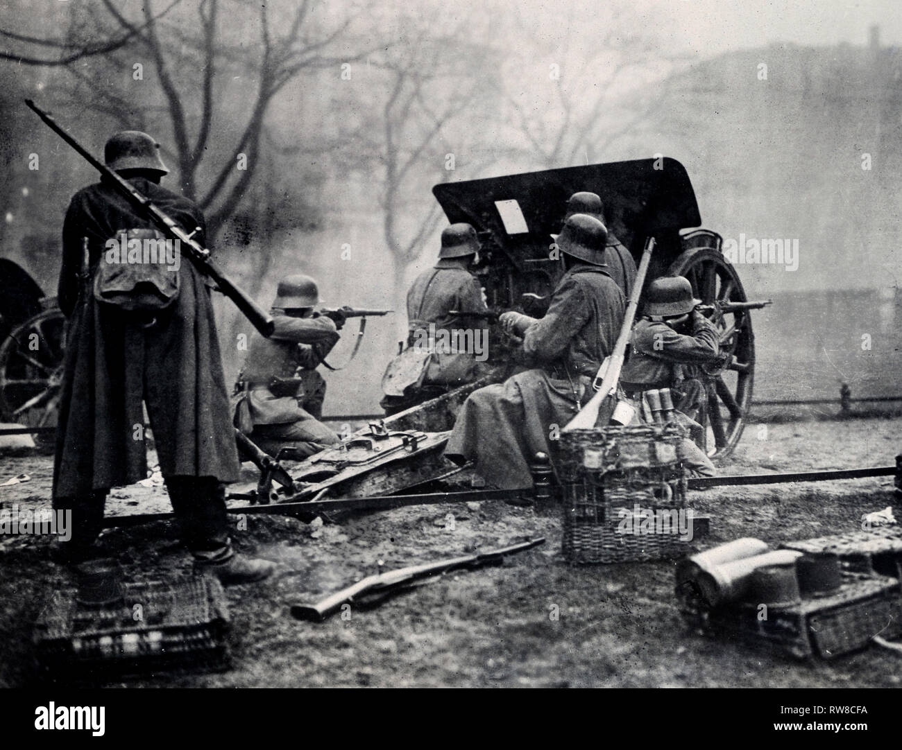 German Revolution - Spartacan and Government troops fighting in streets ...