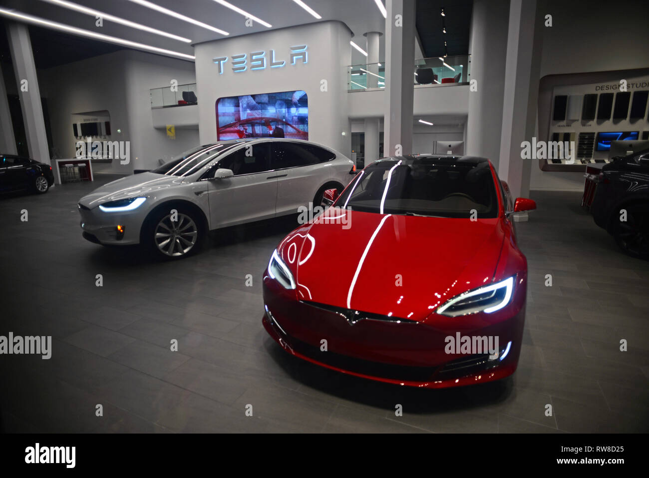 Tesla san francisco hi-res stock photography and images - Alamy