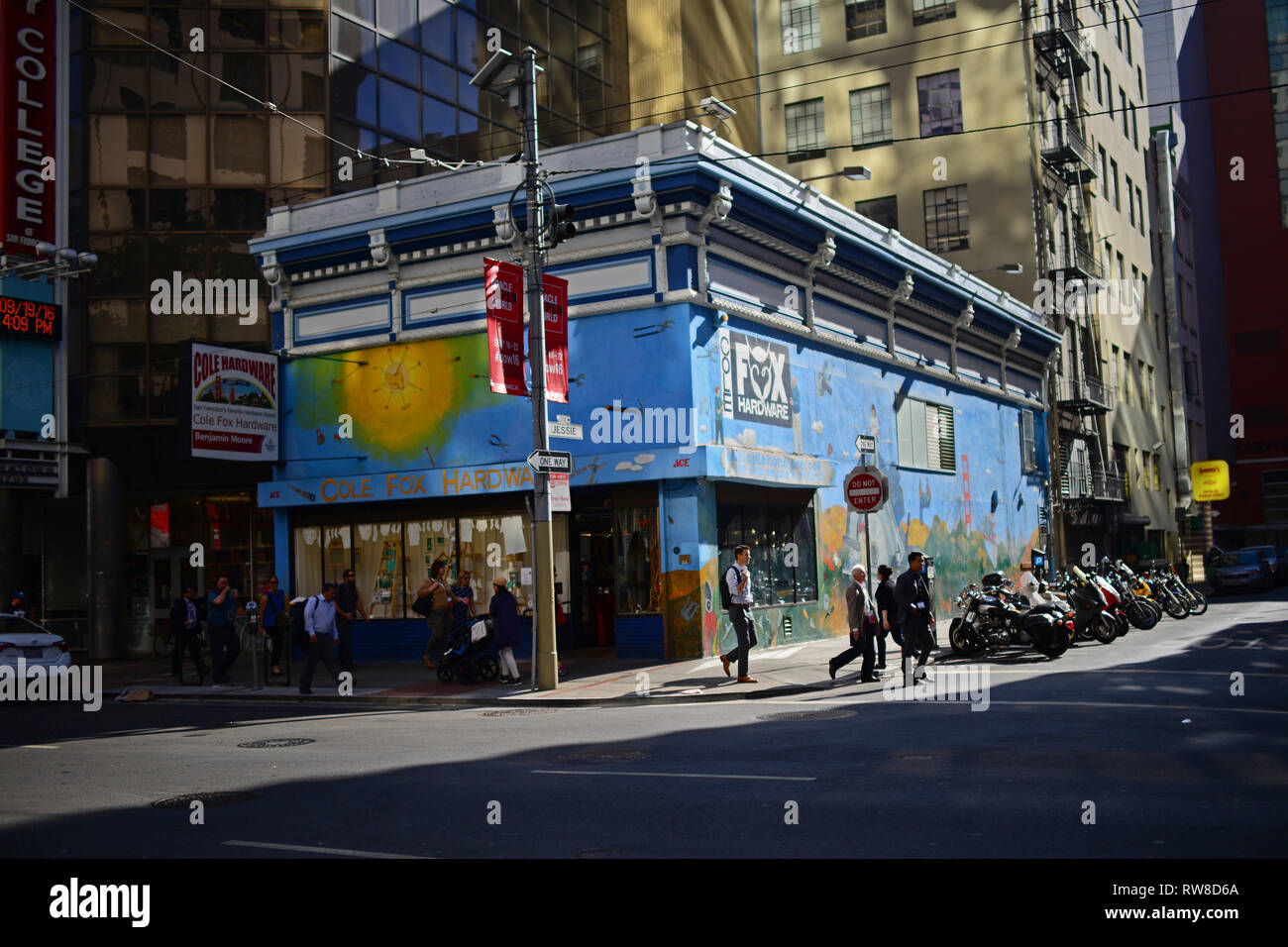 Cole fox hardware hi-res stock photography and images - Alamy