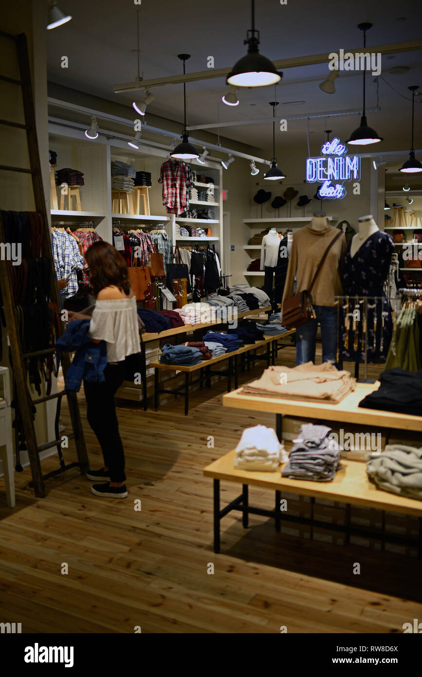The Denim Bar in mall at Market Street, San Francisco Stock Photo - Alamy