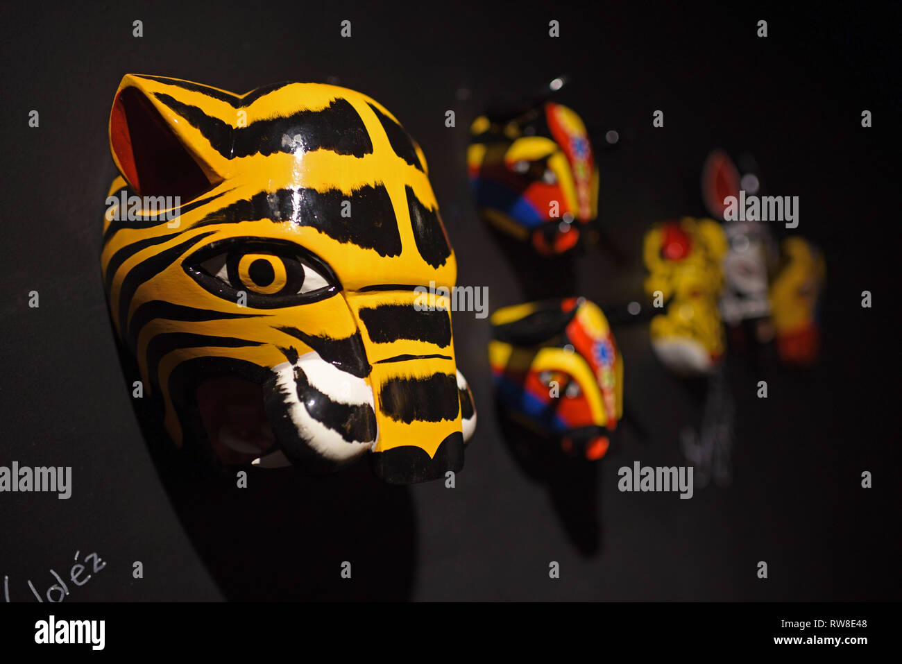 Carnival colombia mask hi-res stock photography and images - Alamy