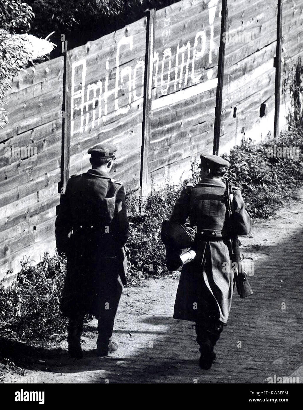 Constructing The Berlin Wall High Resolution Stock Photography and ...