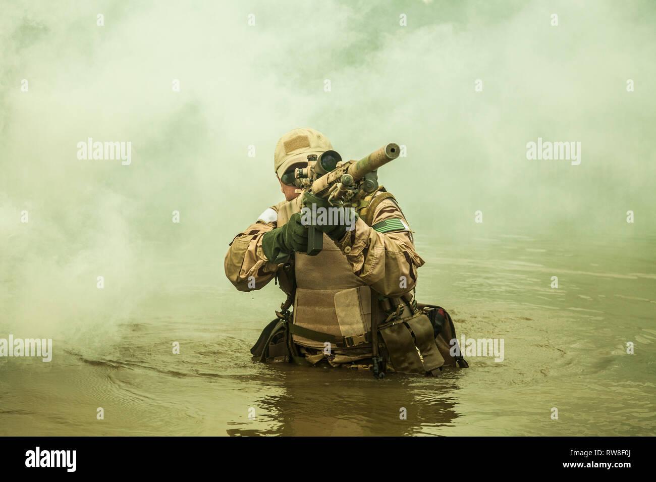 Navy team in the jungle hi-res stock photography and images - Alamy