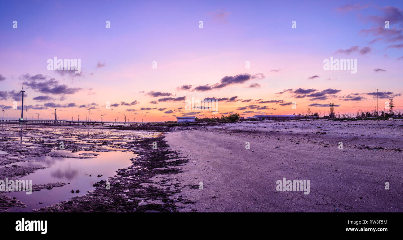 6 pm sunset hi-res stock photography and images - Alamy