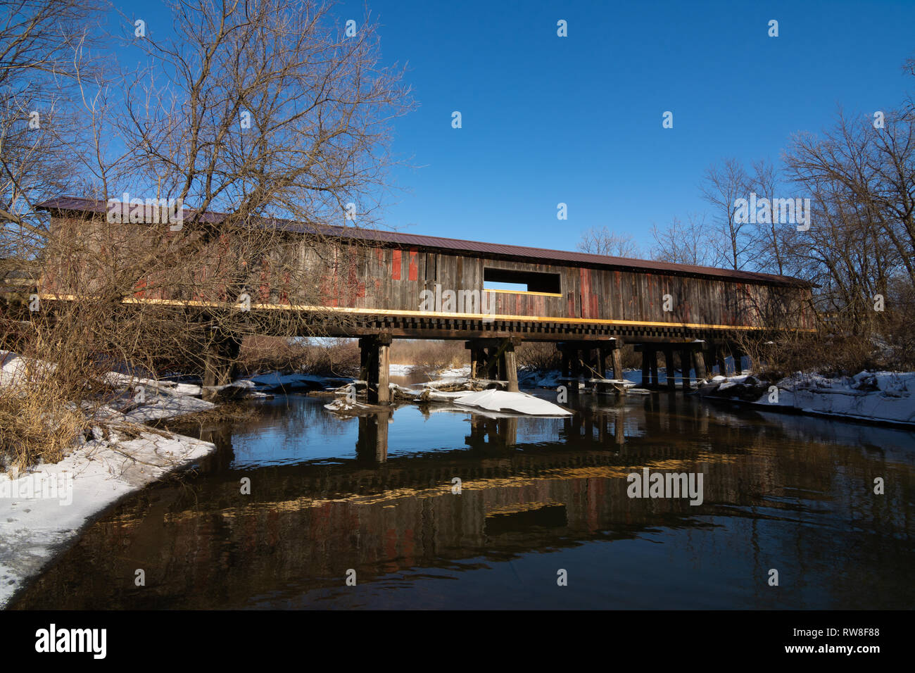 Covered bridge over Sugar Creek in Decatur, Wisconsin, USA Stock Photo ...
