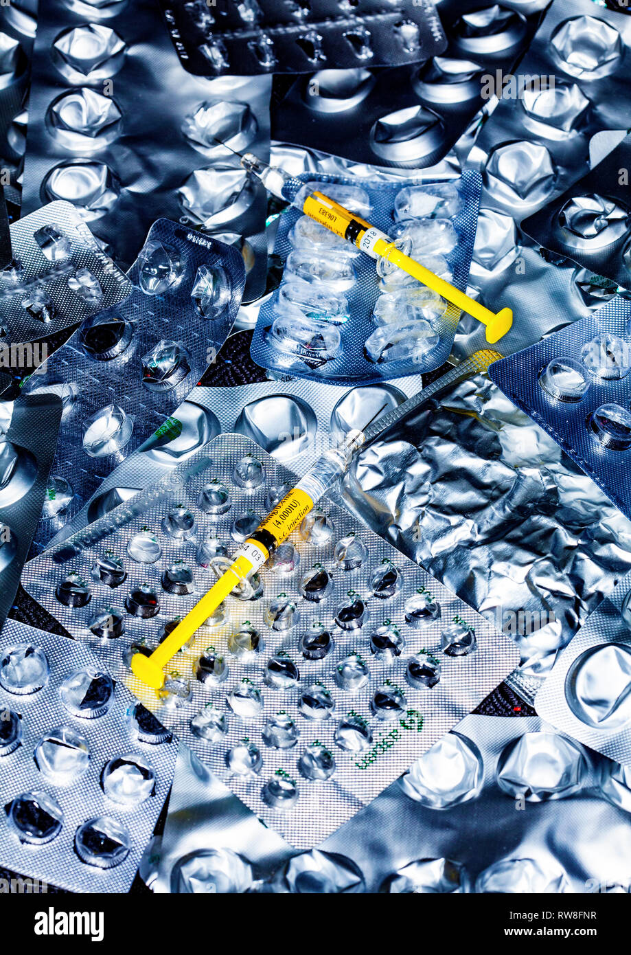 Drug paraphernalia hi-res stock photography and images - Alamy