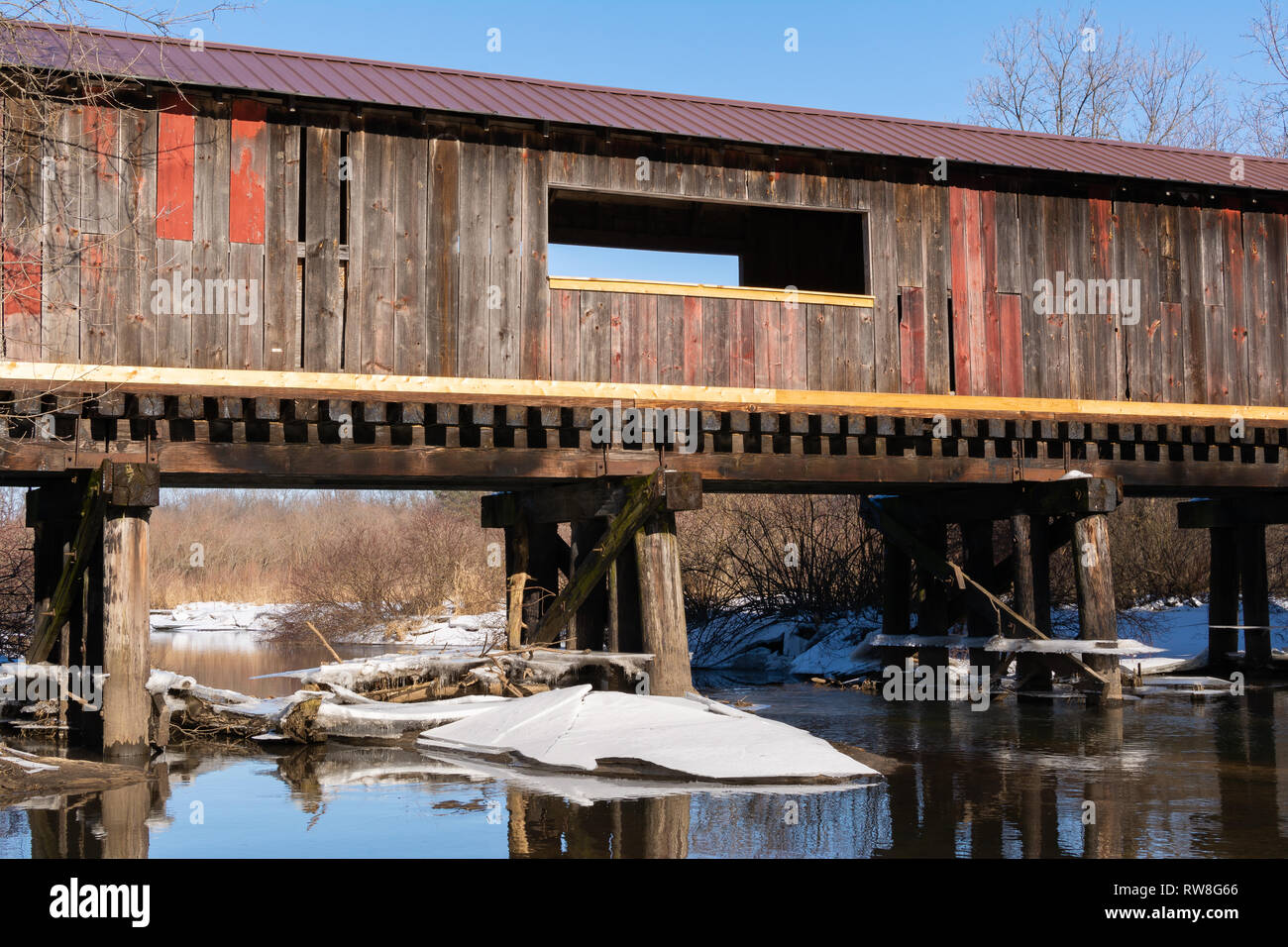 Covered bridge over Sugar Creek in Decatur, Wisconsin, USA Stock Photo ...