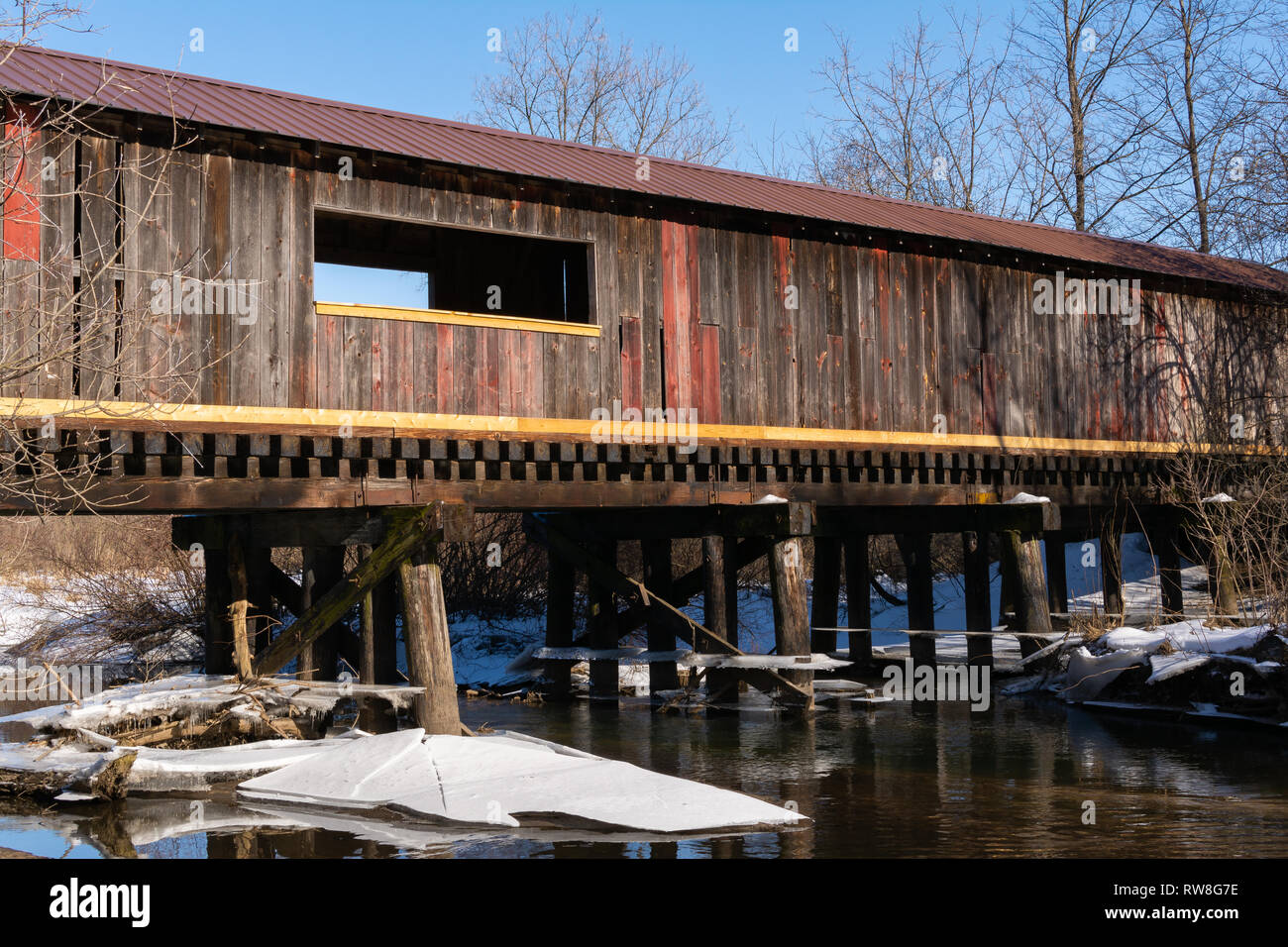 Covered bridge over Sugar Creek in Decatur, Wisconsin, USA Stock Photo ...