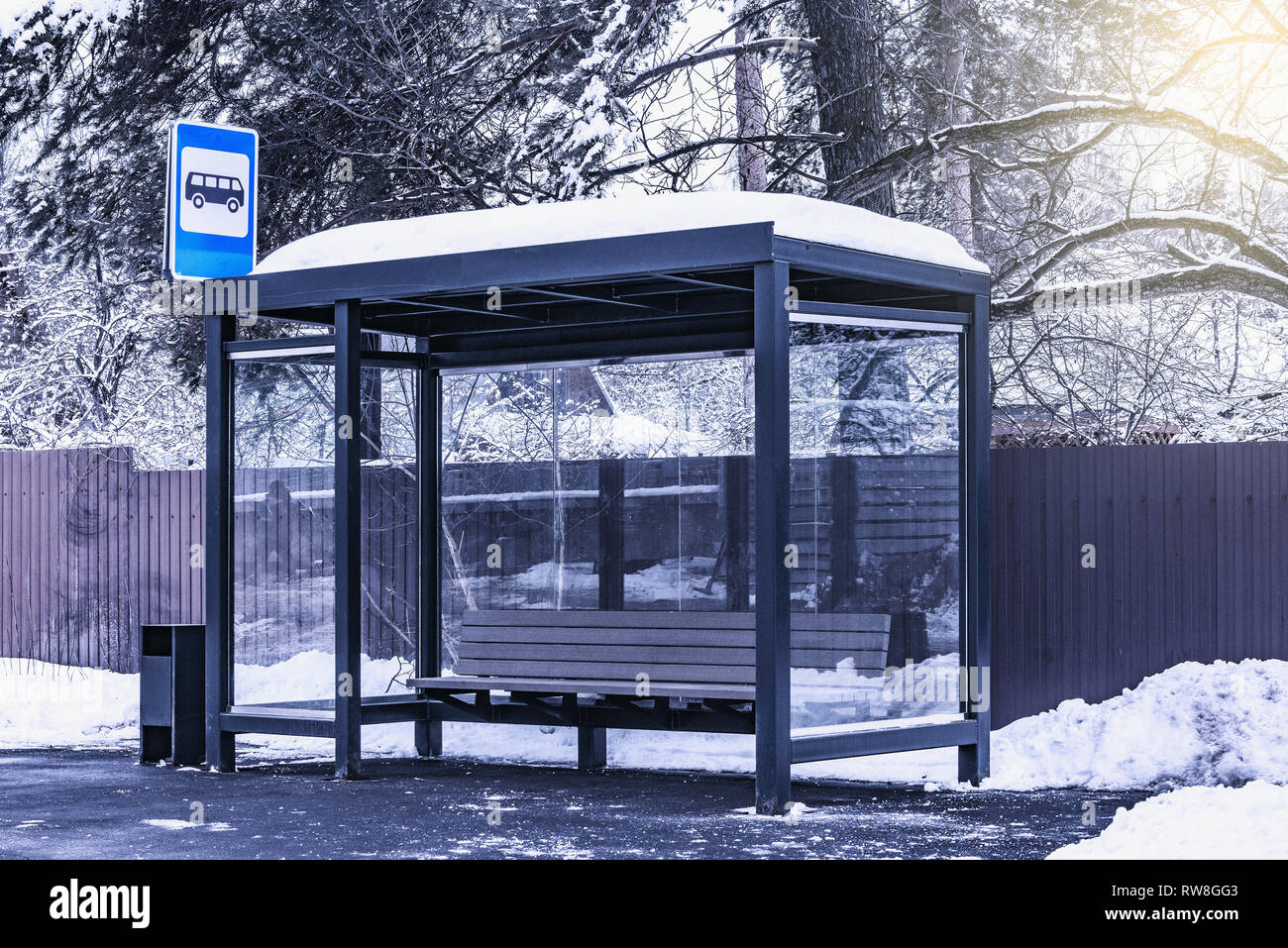 Bus stop bin hi-res stock photography and images - Alamy