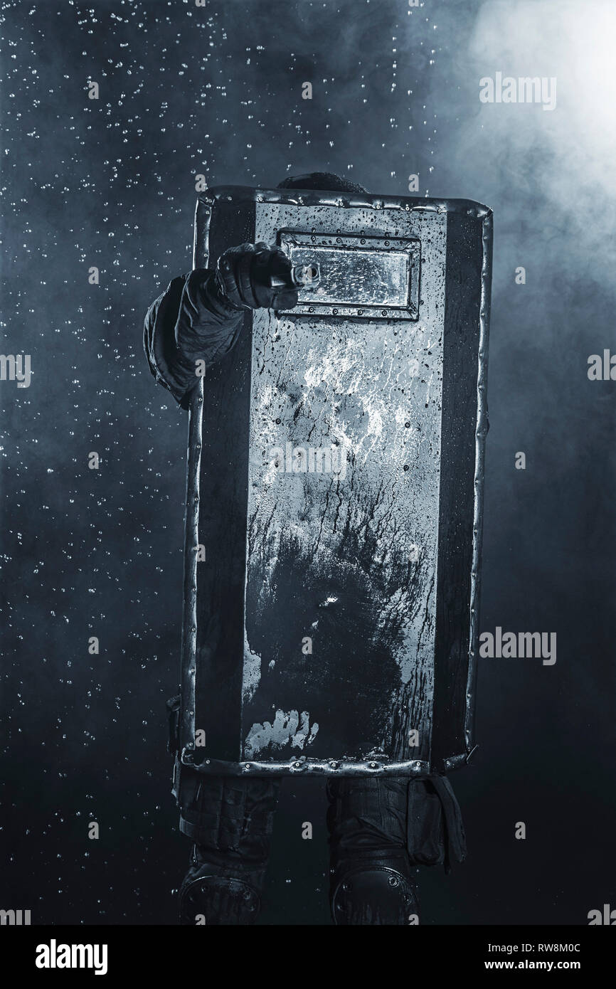 Spec ops police officer SWAT with ballistic shield Stock Photo - Alamy