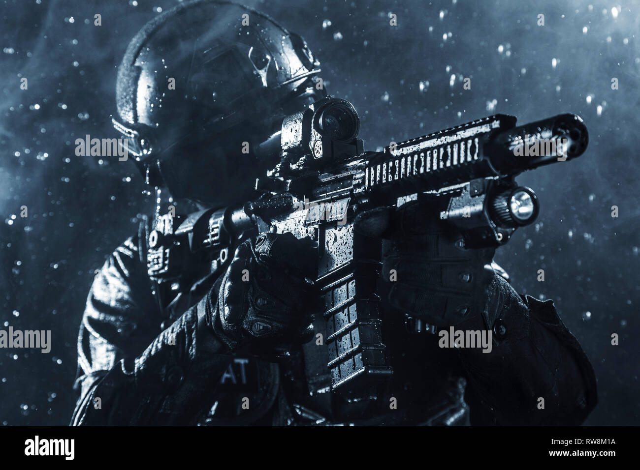 Spec ops police officer SWAT in the rain Stock Photo - Alamy