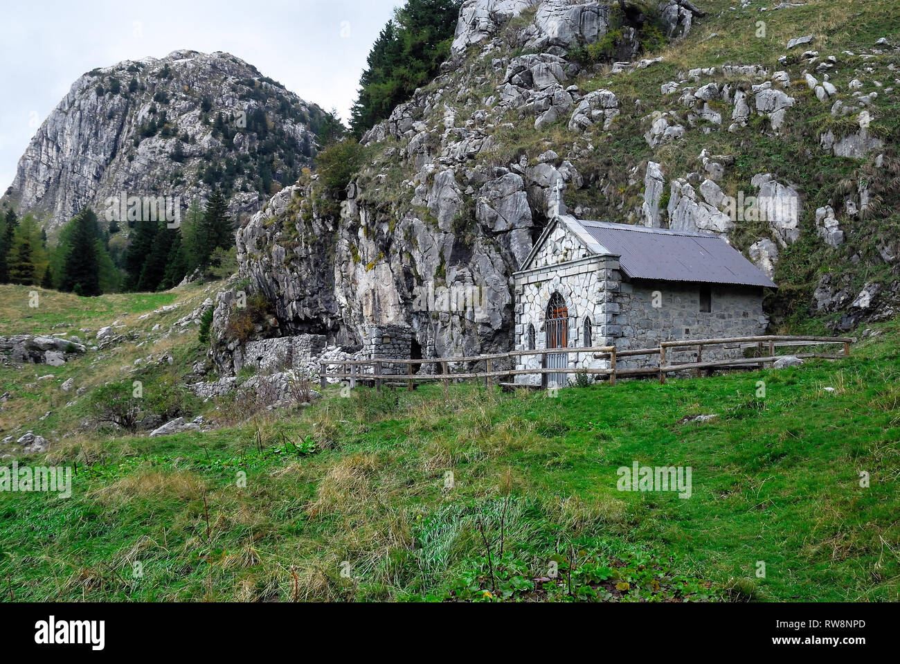 Pal Grande (Austrian : Grosser Pal) is a mountain in the Carnic Alps ...