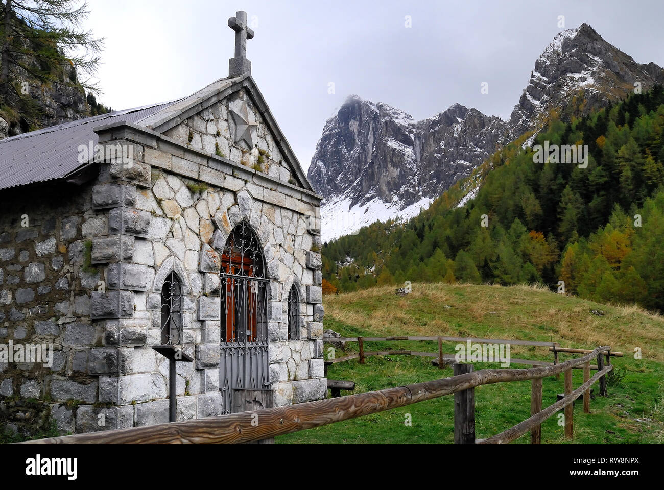 Pal Grande (Austrian : Grosser Pal) is a mountain in the Carnic Alps ...