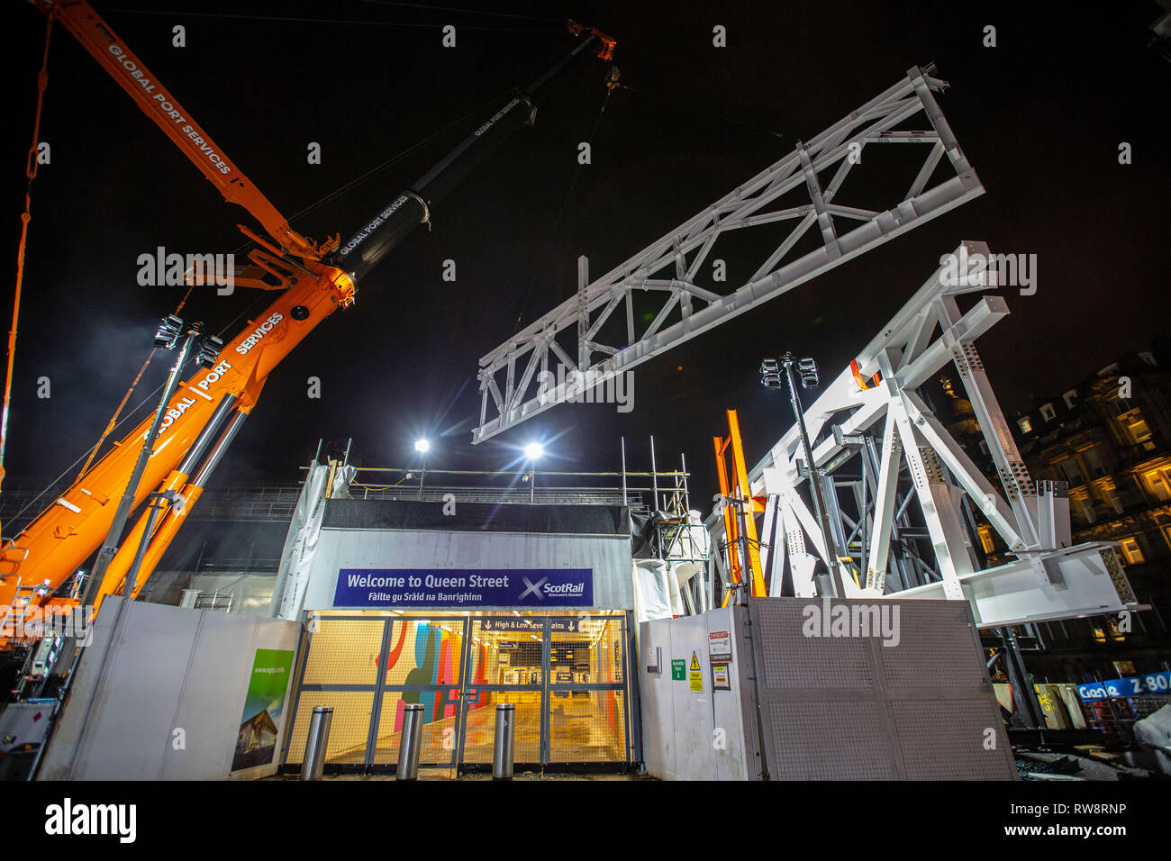 Dual Crane Lift High Resolution Stock Photography and Images - Alamy
