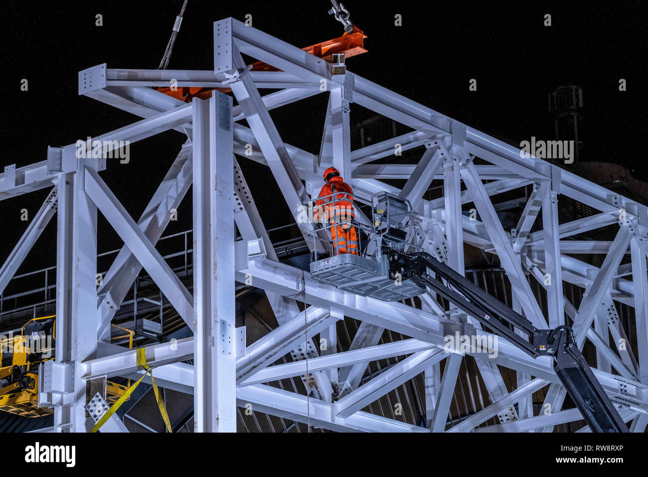 Dual Crane Lift High Resolution Stock Photography and Images - Alamy