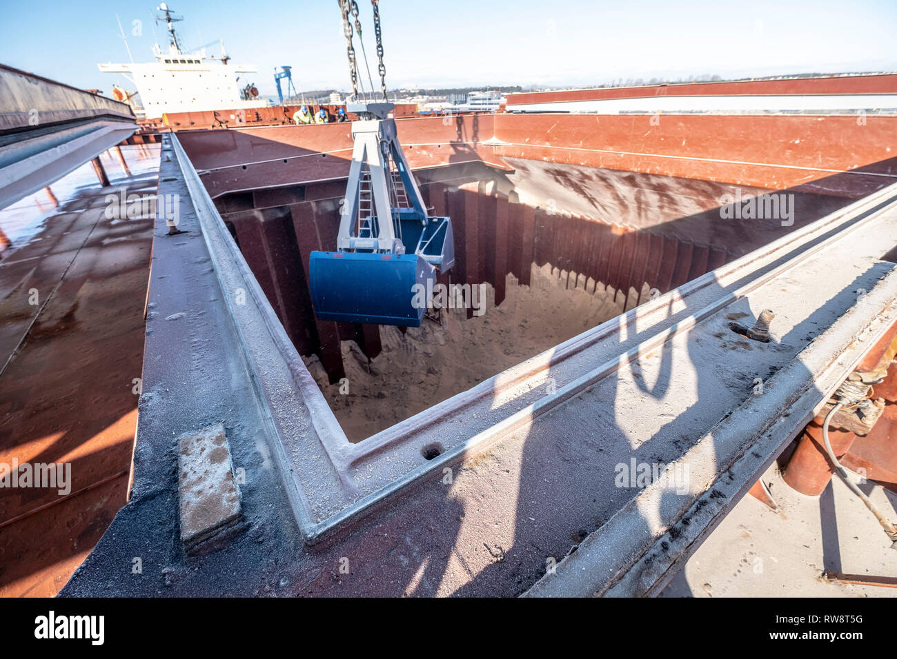 Crane hopper hi-res stock photography and images - Alamy