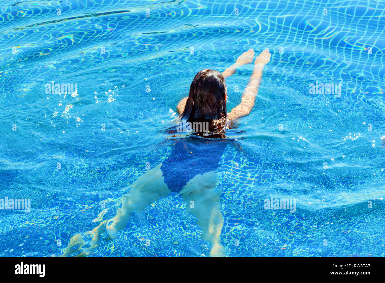 Female swimmer swimming butterfly hi-res stock photography and images ...