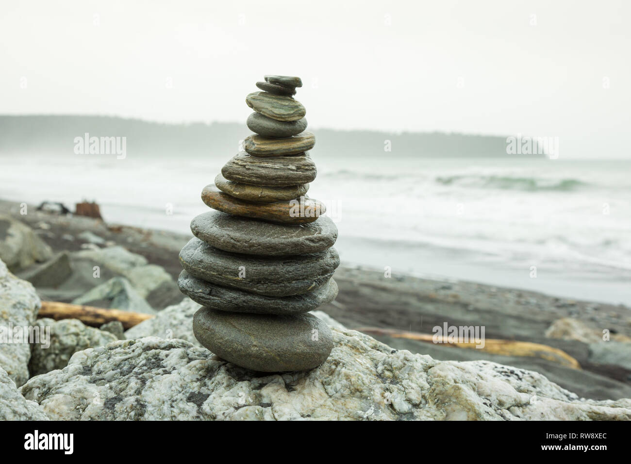 Single small stone stack, New Zealand Stock Photo - Alamy