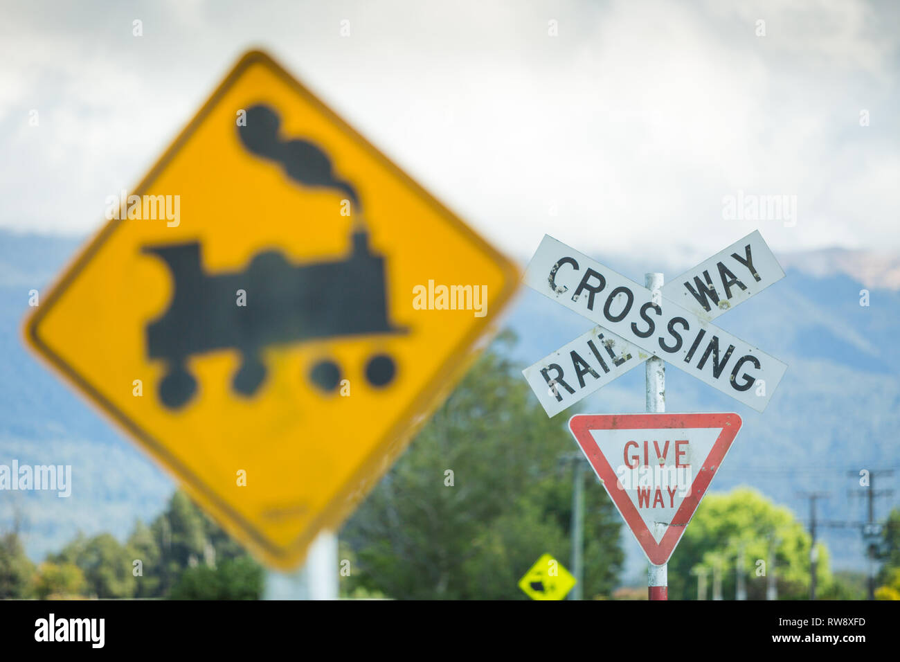 Rural signs hi-res stock photography and images - Alamy