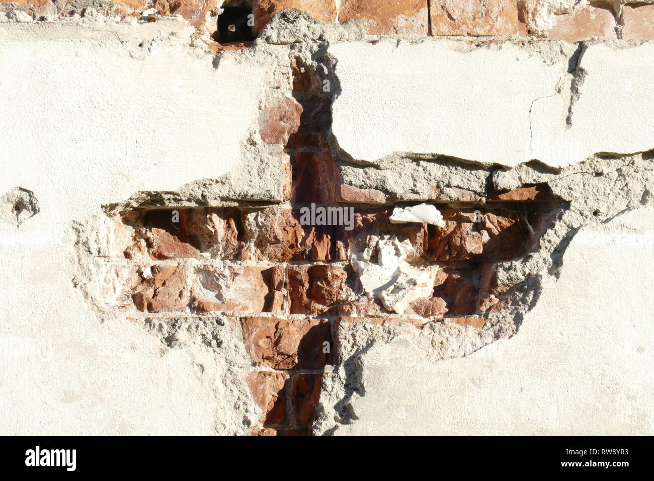 Crumbling plaster hi-res stock photography and images - Alamy