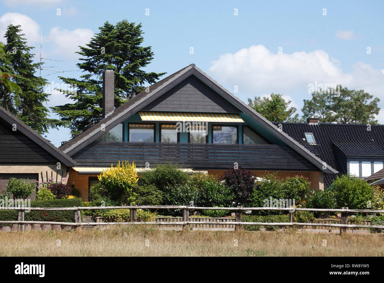 Building detached house hi-res stock photography and images - Alamy