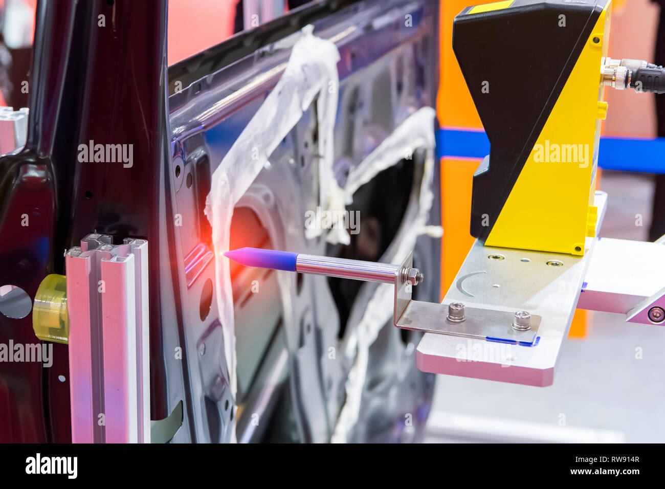 Robot holding glue syringe Injection Stock Photo - Alamy