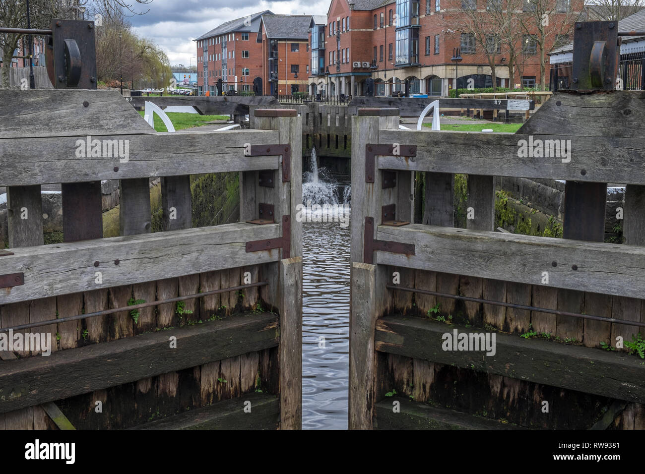 Sluice gate wooden hi-res stock photography and images - Alamy
