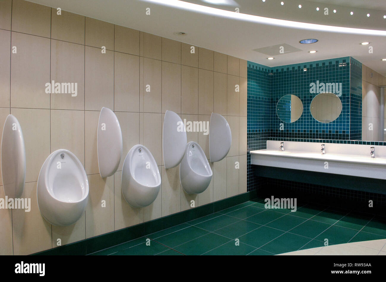 Mens loo hi-res stock photography and images - Alamy