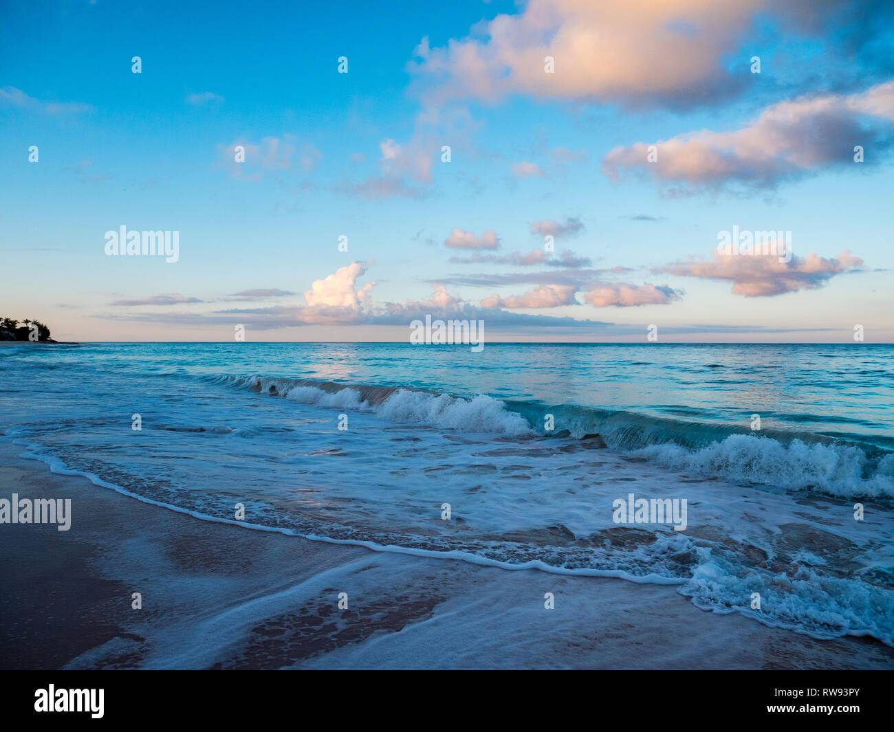 Sky reflected on Atlantic Ocean, Waves Crashing on Blue Sky Beach ...