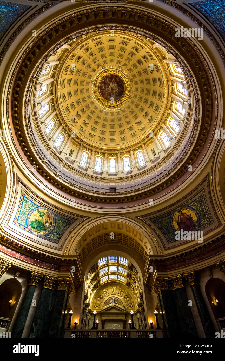 Light entering the ornate rotunda Stock Photo - Alamy