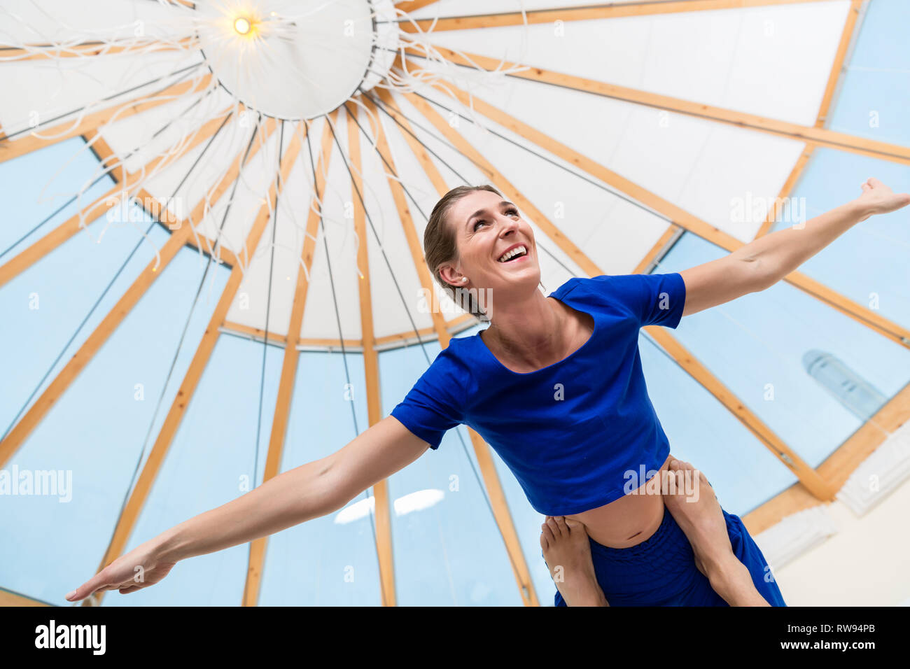 Train feet hi-res stock photography and images - Alamy