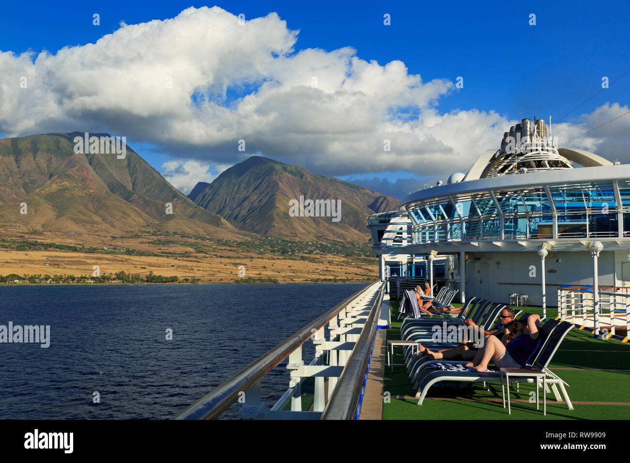 Emerald princess cruise ship hi-res stock photography and images - Alamy