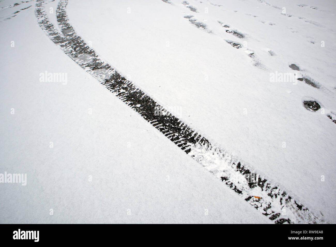Car tyre tracks in snow Stock Photo - Alamy