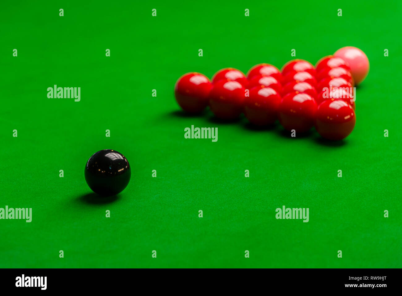 Snooker balls and table with green cloth side view Stock Photo - Alamy
