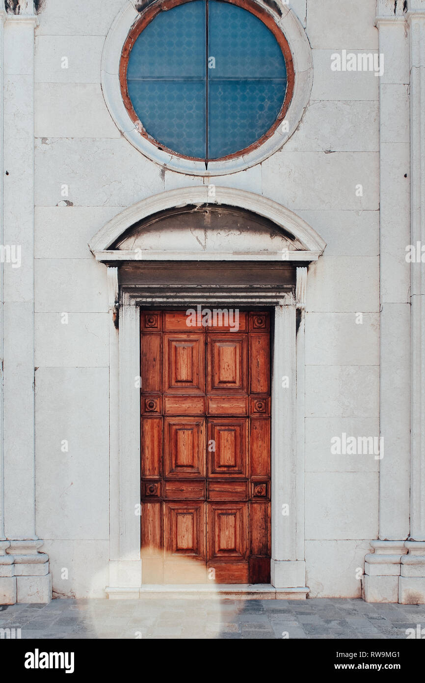 Blue door venice hi-res stock photography and images - Alamy