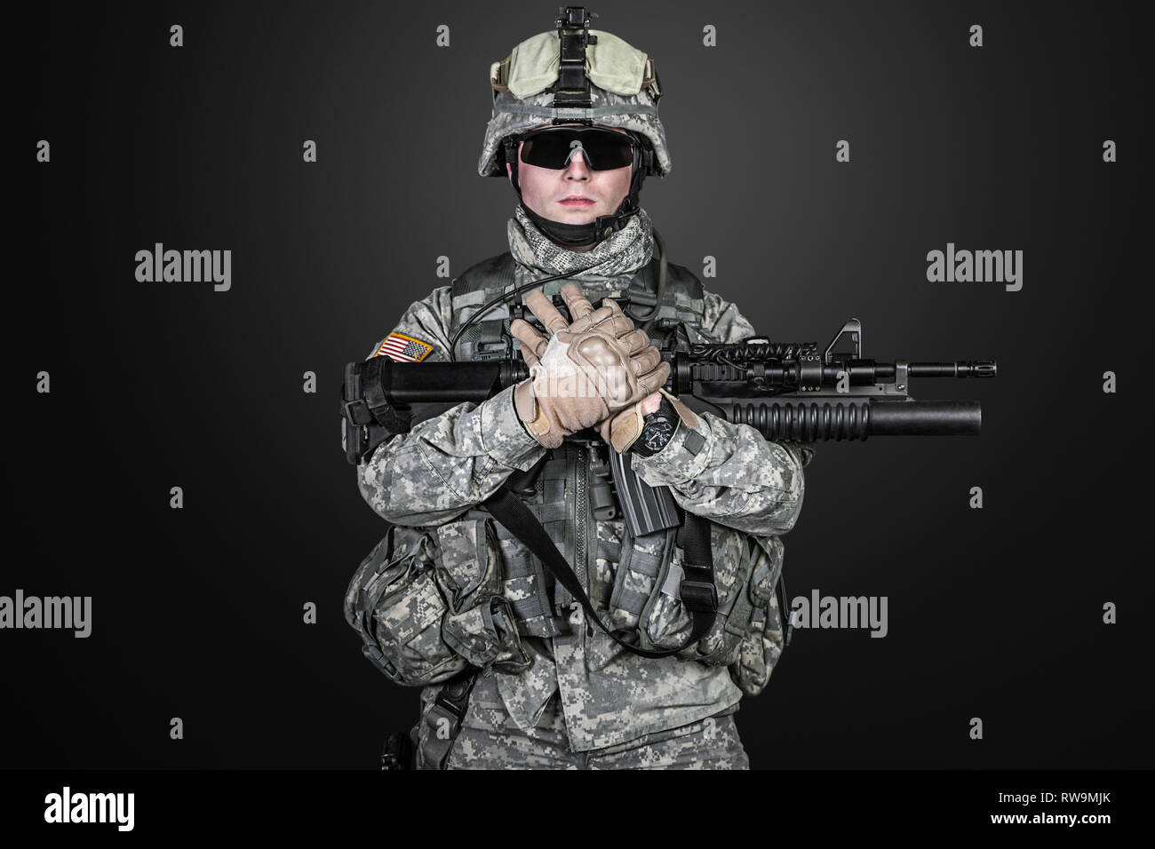 Paratrooper marksman hi-res stock photography and images - Alamy