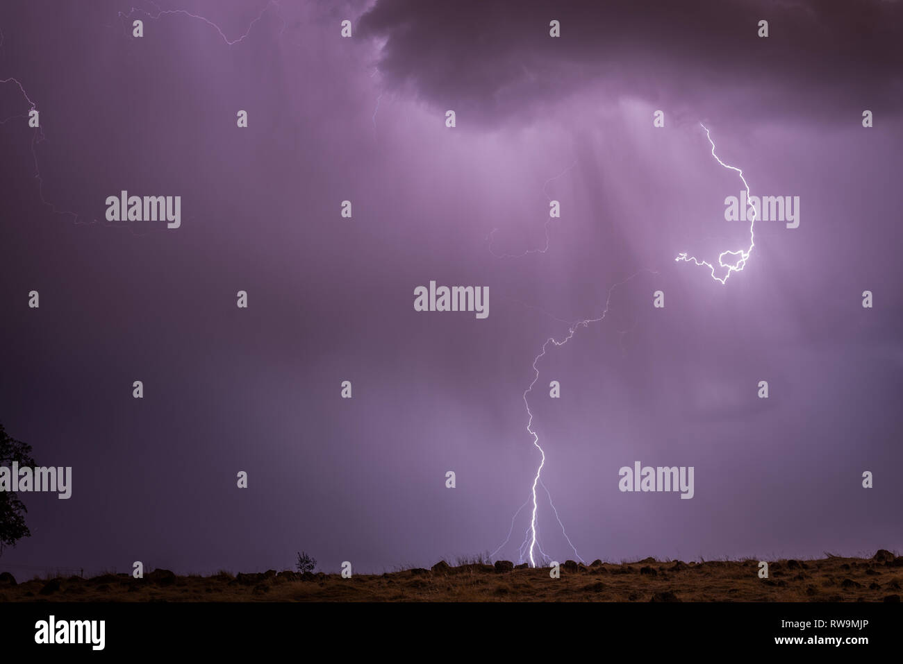 Cloud to ground lightning california hi-res stock photography and ...